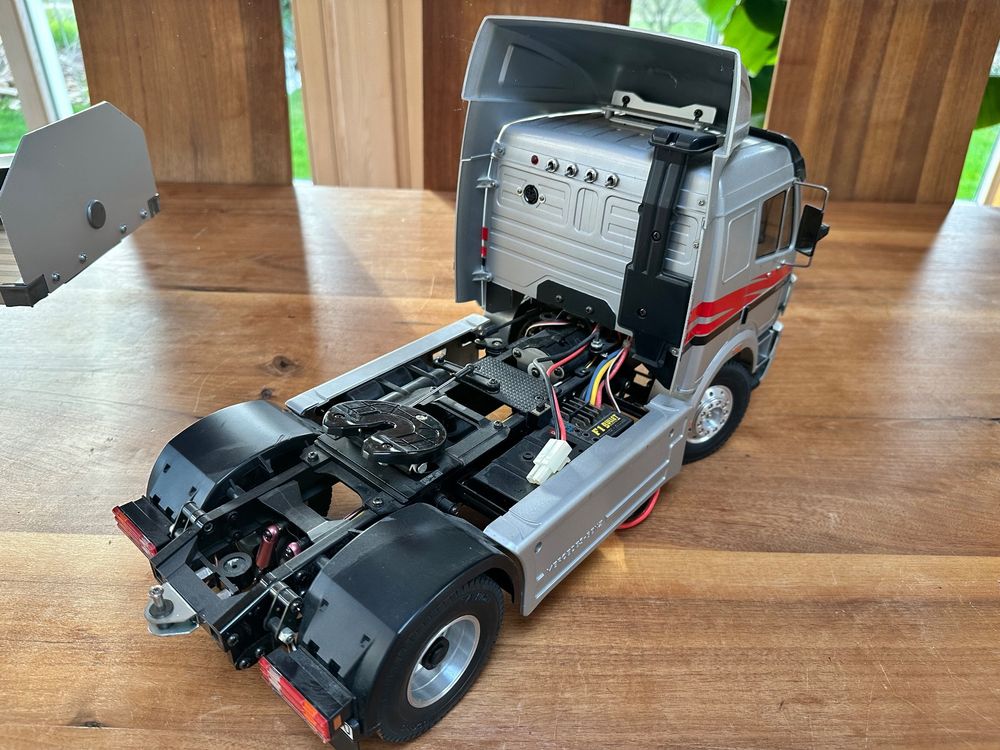 TAMIYA MERCEDES TRUCK MIT AUFLIEGER + BAGGER (Gebraucht) in Müntschemier für CHF 280 – nur ...