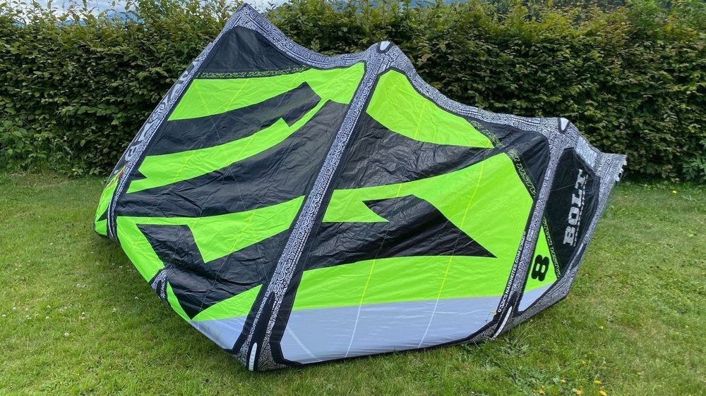 Kite NAISH Bolt 8m inkl neuer Bar (Gebraucht) in Ottikon für CHF 230 – mit Lieferung auf Ricardo ...