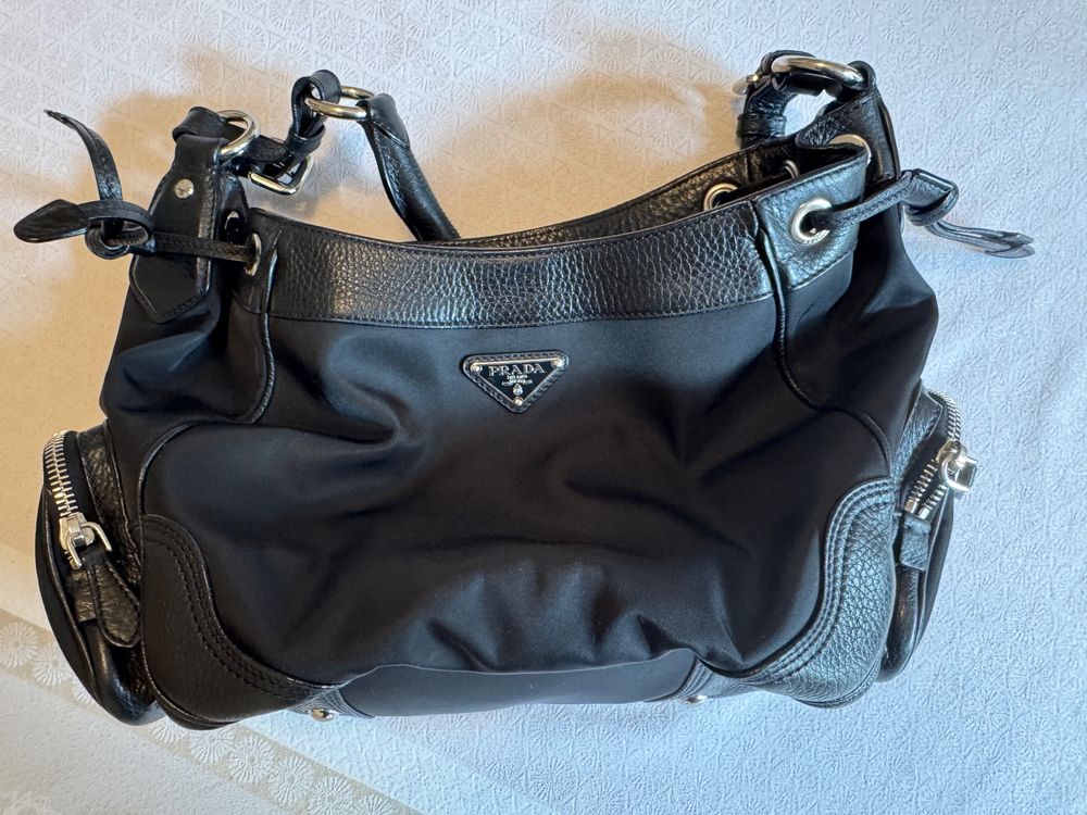 Sac Prada authentique noir, très bon état, nylon et cuir (D'occasion) à ...