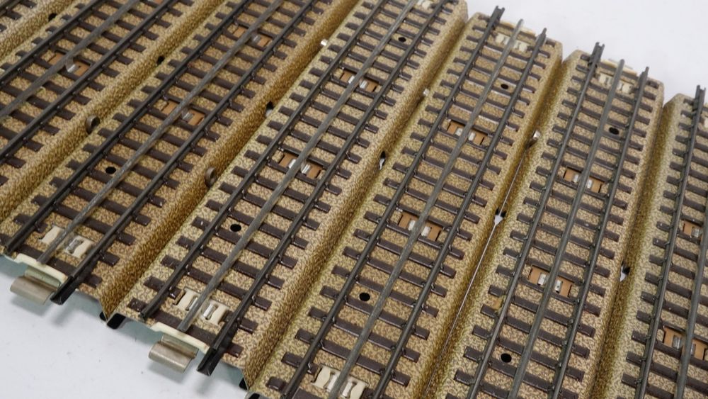e44 Märklin 40 x B 3600 1/1 gerades Gleis - Mittelleiter (Gebraucht) in ...