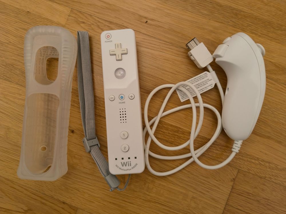 Nintendo Wii U Remote Plus Controller + Nunchuk Controller | Kaufen auf ...