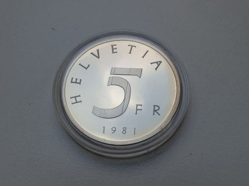 🇨🇭 5 Francs 1981 stgl UNC. original Capsule (Gebraucht) in Pully für CHF 7 – mit Lieferung auf ...