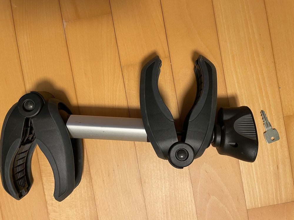 Thule Bike Holder Fahrradrahmenhalter mit Schloss Silber (Gebraucht) in Stans für CHF 32 – mit ...