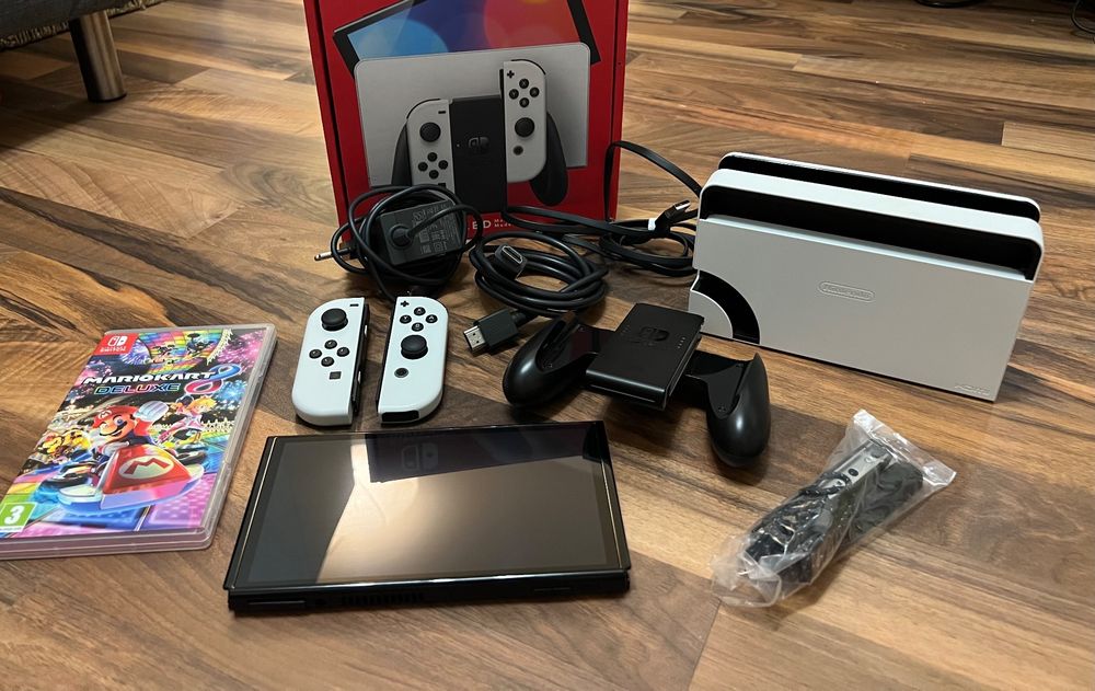Nitendoswitch Oled mit Mario Kart 8 Deluxe (Gebraucht) in Schlieren für ...