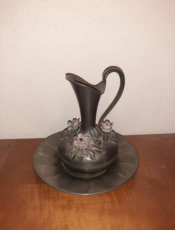 Vase en étain. (D'occasion) à Meyrin pour CHF 15 – retrait uniquement ...
