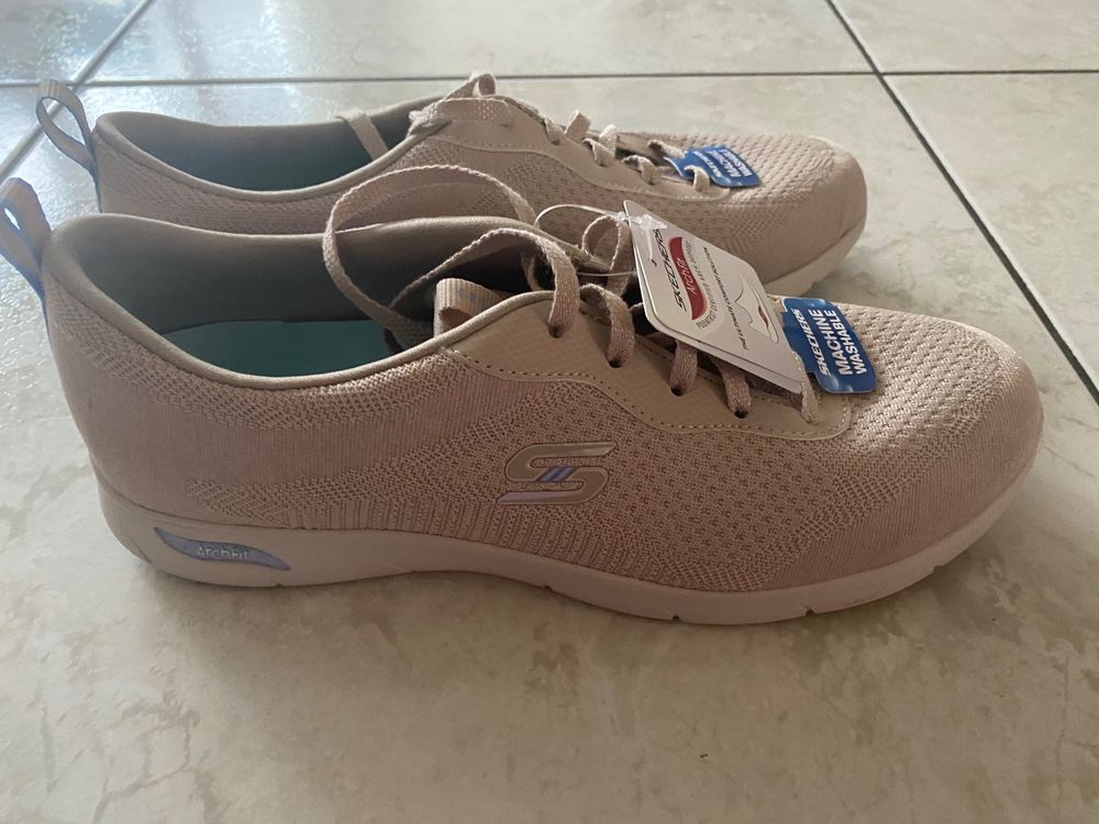 Skechers Arch Fit Refine (Neu (gemäss Beschreibung)) in Buttwil für CHF ...