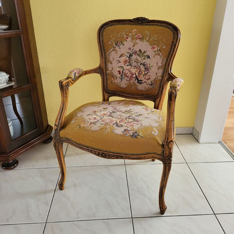 Stuhl mit handgesticktem Gobelin-Motive | Kaufen auf Ricardo