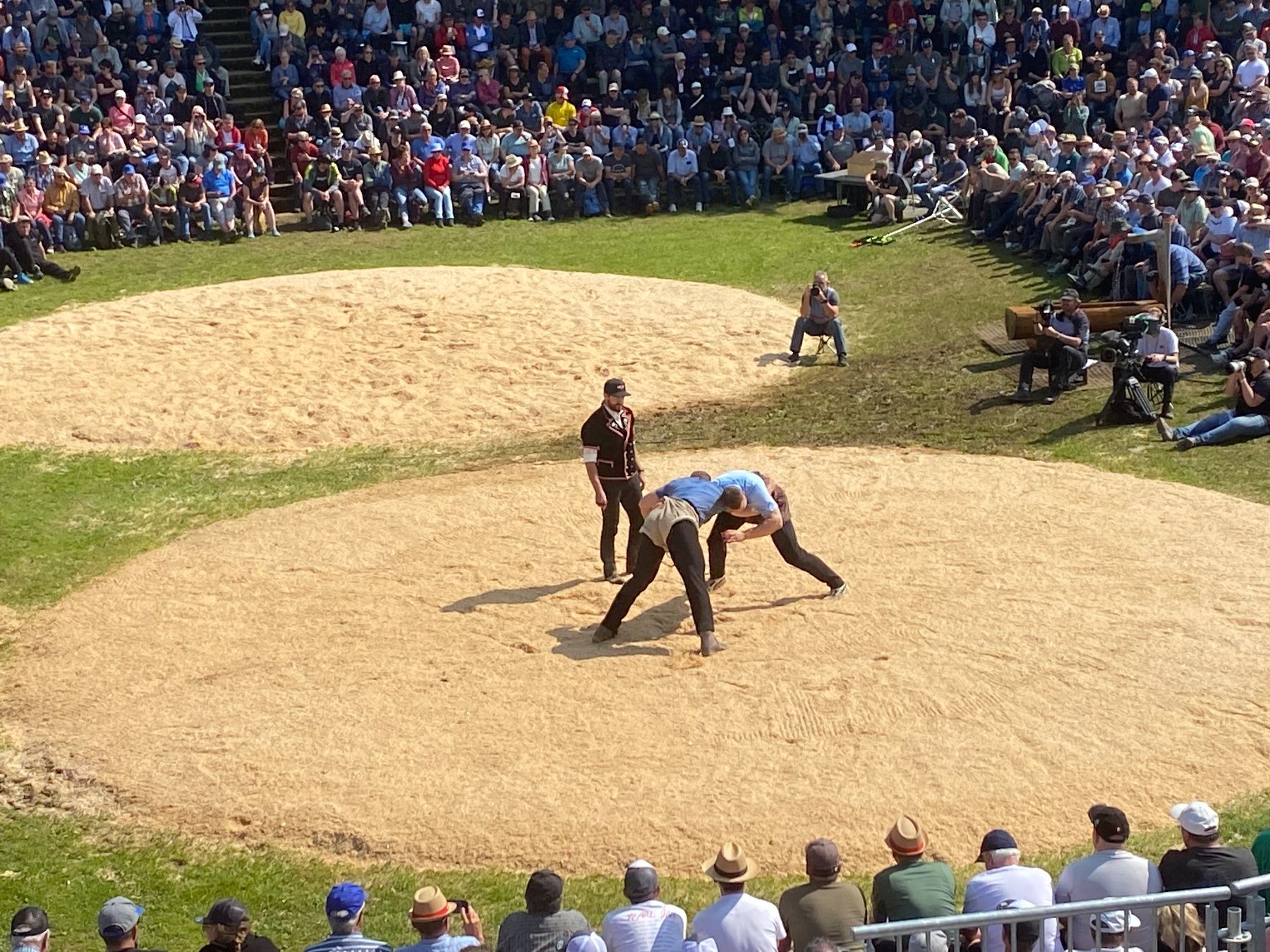 isaf 2025 (Neu und originalverpackt) in Cham für CHF 160 – nur Abholung auf Ricardo kaufen