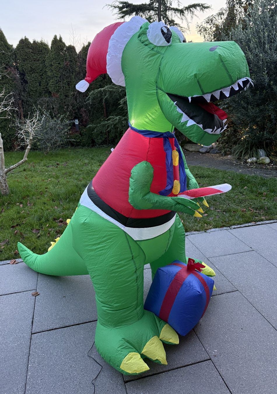 Weihnachtsdeko Saurier ca180 cm, automatisch aufblasbar, LED (Gebraucht ...