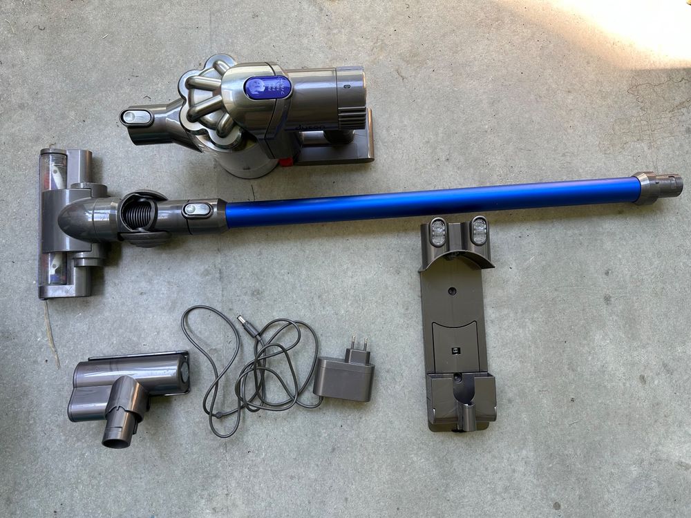 Dyson DC-45 Animalpro mit Zubehör (Gebraucht) in Zürich für CHF 85 – nur Abholung auf Ricardo kaufen