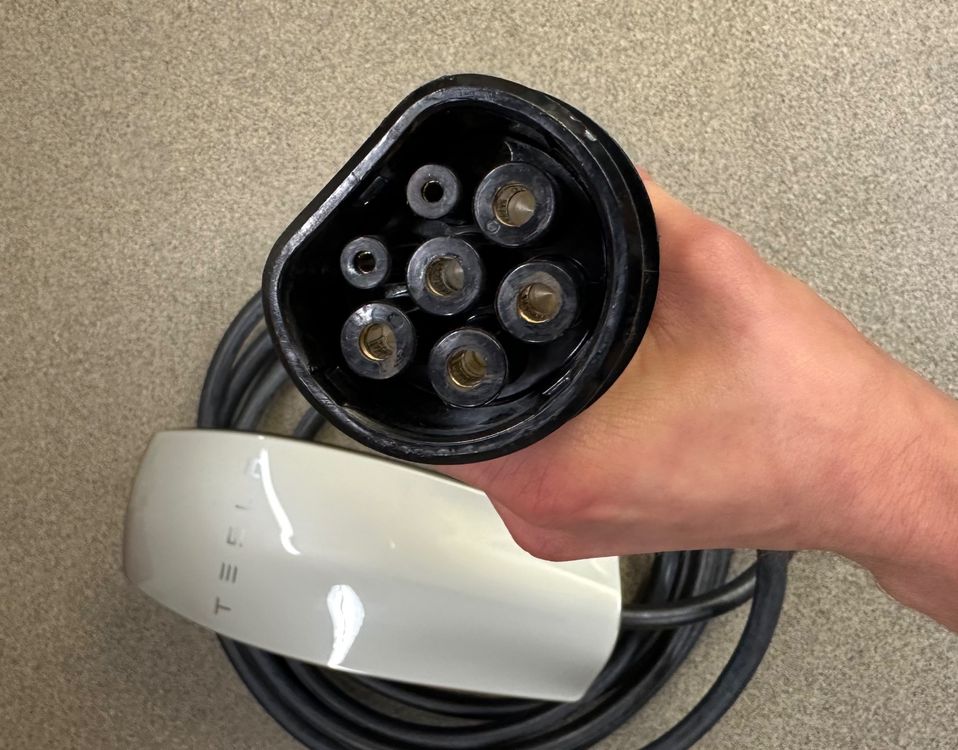 Tesla Wall Connector Gen 2 mit 7.5m Kabel (Gebraucht) in Schenkon für ...