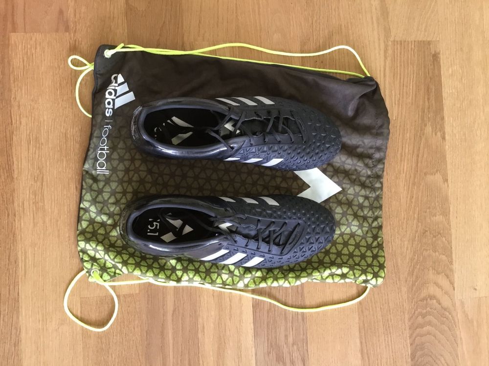 Adidas Fussball Noppenschuhe Gr. 40 inkl. Sportbeutel (Gebraucht) in ...