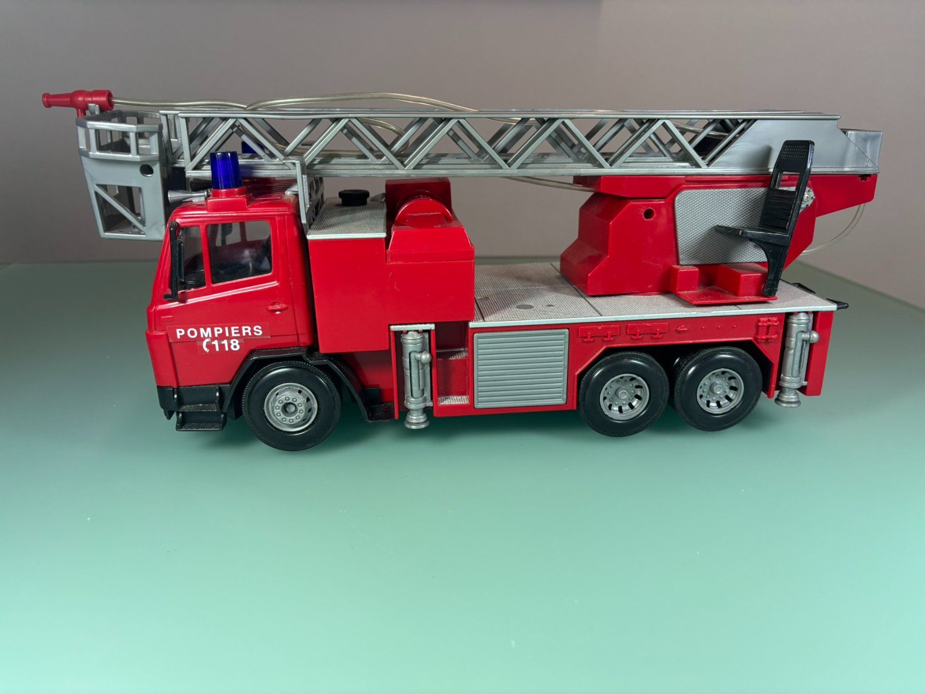 Feuerwehrwg mit großer Leiter * 1:22.5 * camion pompiers 118 (Gebraucht ...