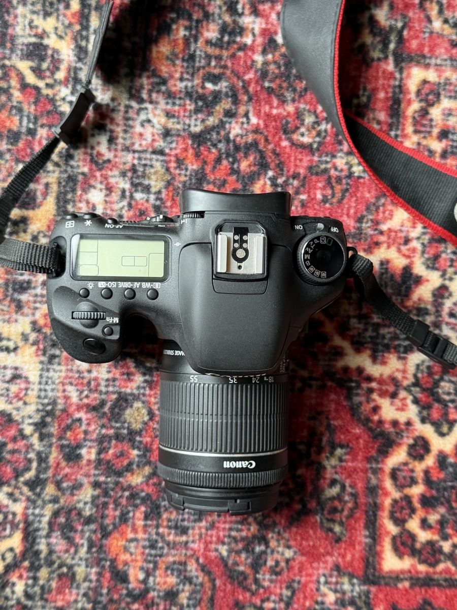 Canon EOS 7D DSLR Camera with 18-55mm Lens and Charger (Gebraucht) in ...