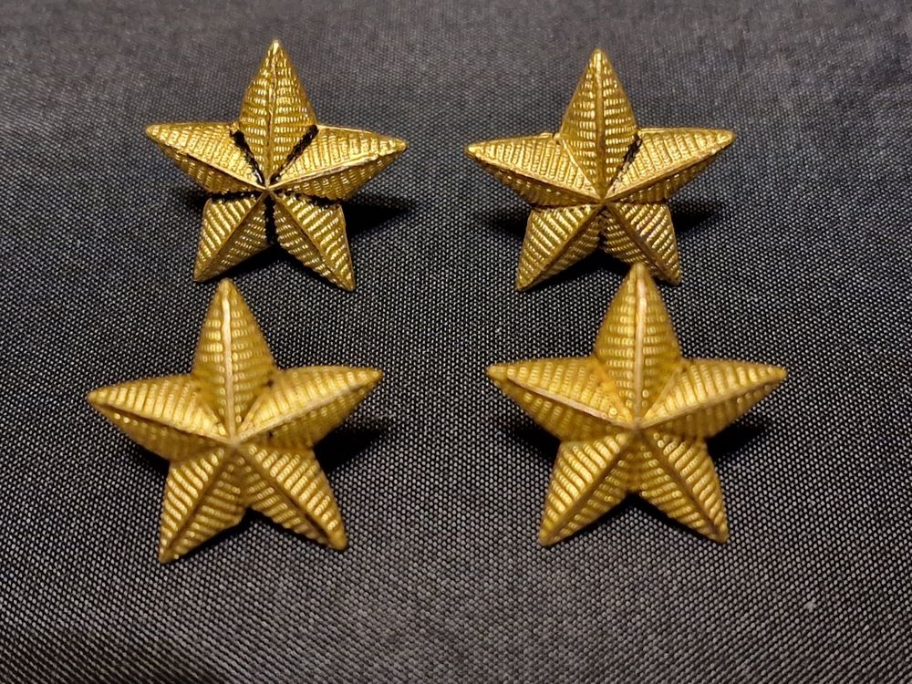 4 Abzeichen Stern Gold (Gebraucht) in Nyon für CHF 12 – mit Lieferung ...
