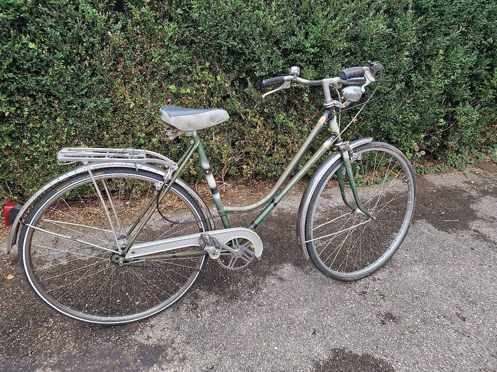 Vélo de ville dame 28" " Vintage " REVISE (Gebraucht) in Yverdon-les ...