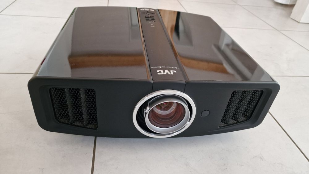 JVC DLA-RS 1 Beamer (Gebraucht) in Rizenbach für CHF 150 – nur Abholung ...