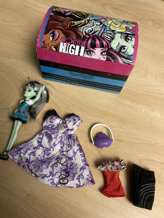 Monster High Box mit Puppe und Kleider (Gebraucht) in Obergerlafingen ...