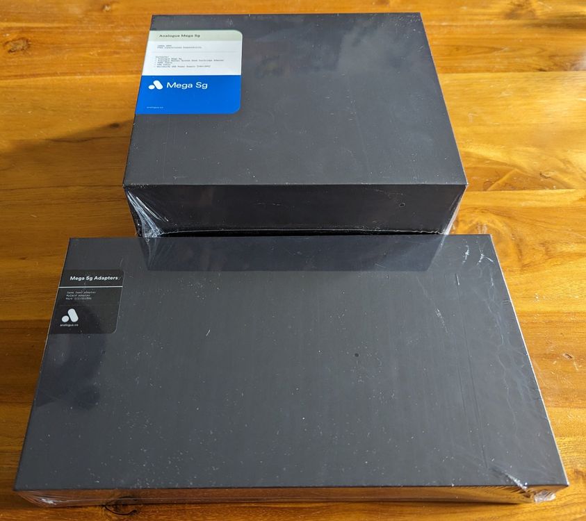Analogue Mega SG Konsole mit Adapter-Pack (Neu und originalverpackt) in ...