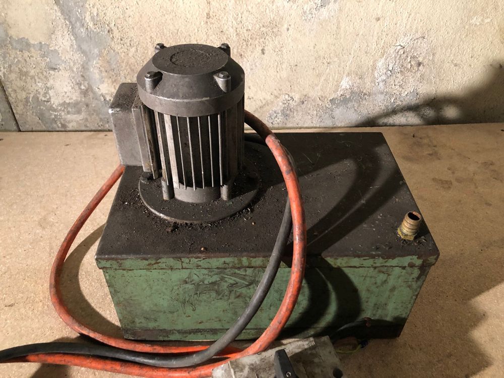 Kühlmittelpumpe (Gebraucht) in Zürich für CHF 10 – nur Abholung auf Ricardo kaufen