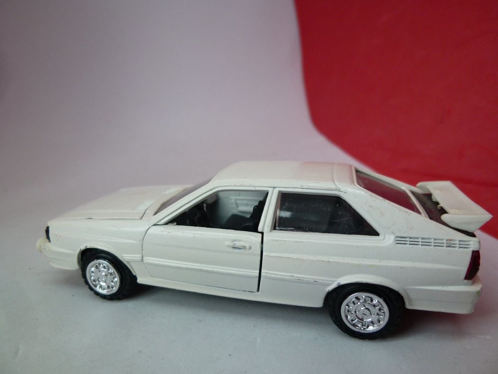 AUDI QUATTRO !! - weiss _ altes Modell von Conrad !! Lack ! (Defekt) in ...