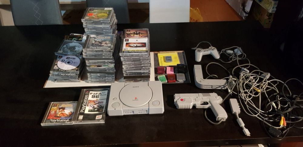 Sony ps1 playstation 1 - 70 jeux 1 manette 10 memory (D'occasion) à Orbe pour CHF 171.5 – avec ...
