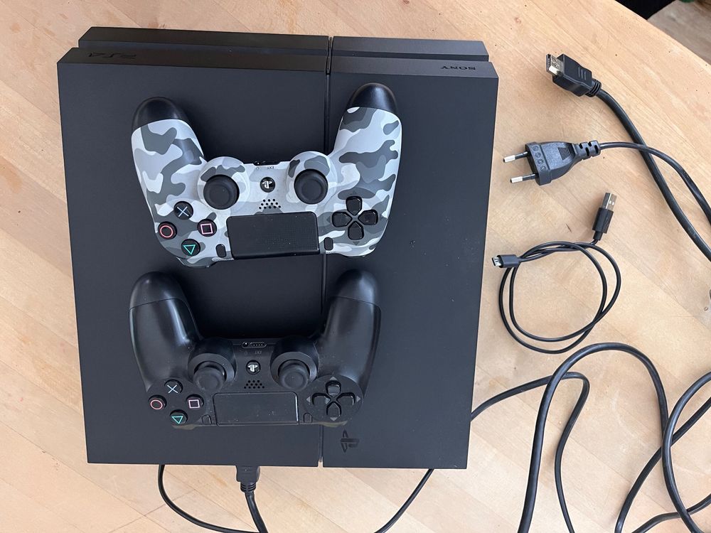 (KOPIE) PlayStation 4 + 2 Controller | Kaufen auf Ricardo