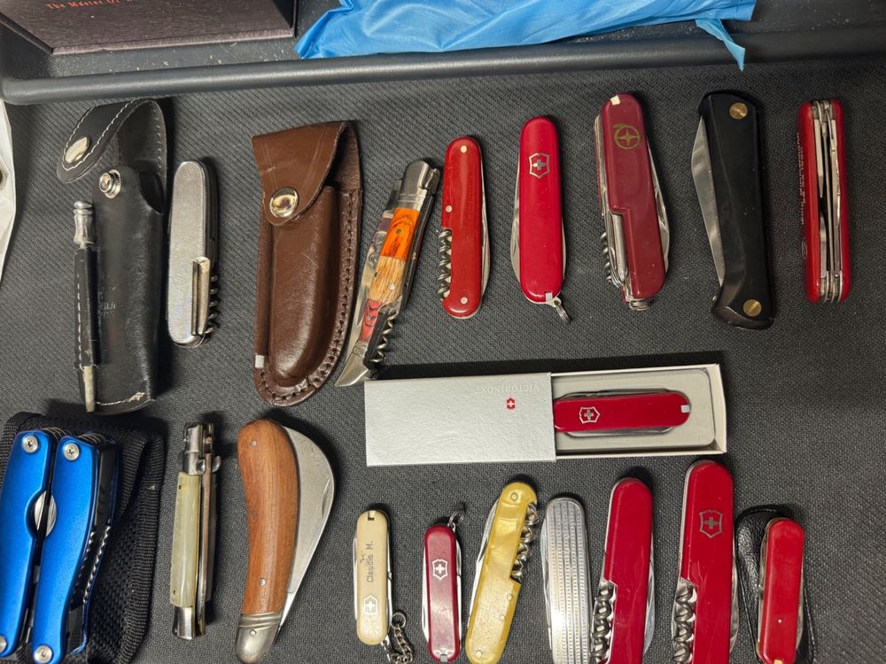 Sammlung Taschenmesser Victorinox Wenger und andere (Gebraucht) in ...