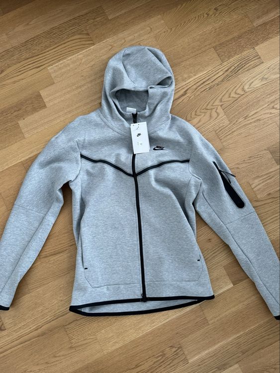 Nike Tech Fleece Grau (Neu und originalverpackt) in Zürich für CHF 49 ...