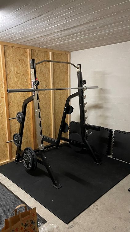 Barbarian S Line Squat Rack (Gebraucht) in Schleinikon für CHF 200 – nur Abholung auf Ricardo kaufen