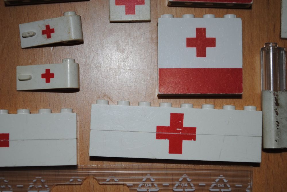 Lego; div. Krankenauto Teile rotweiss älter /A007 | Acheter sur Ricardo