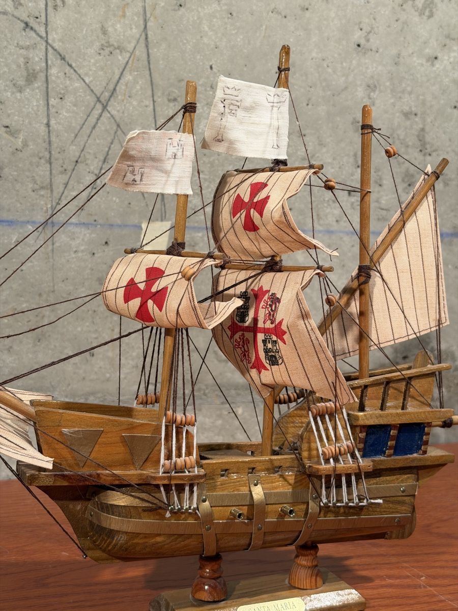 Vintage Santa Maria Model Ship - A Collector's Treasure (Gebraucht) in ...