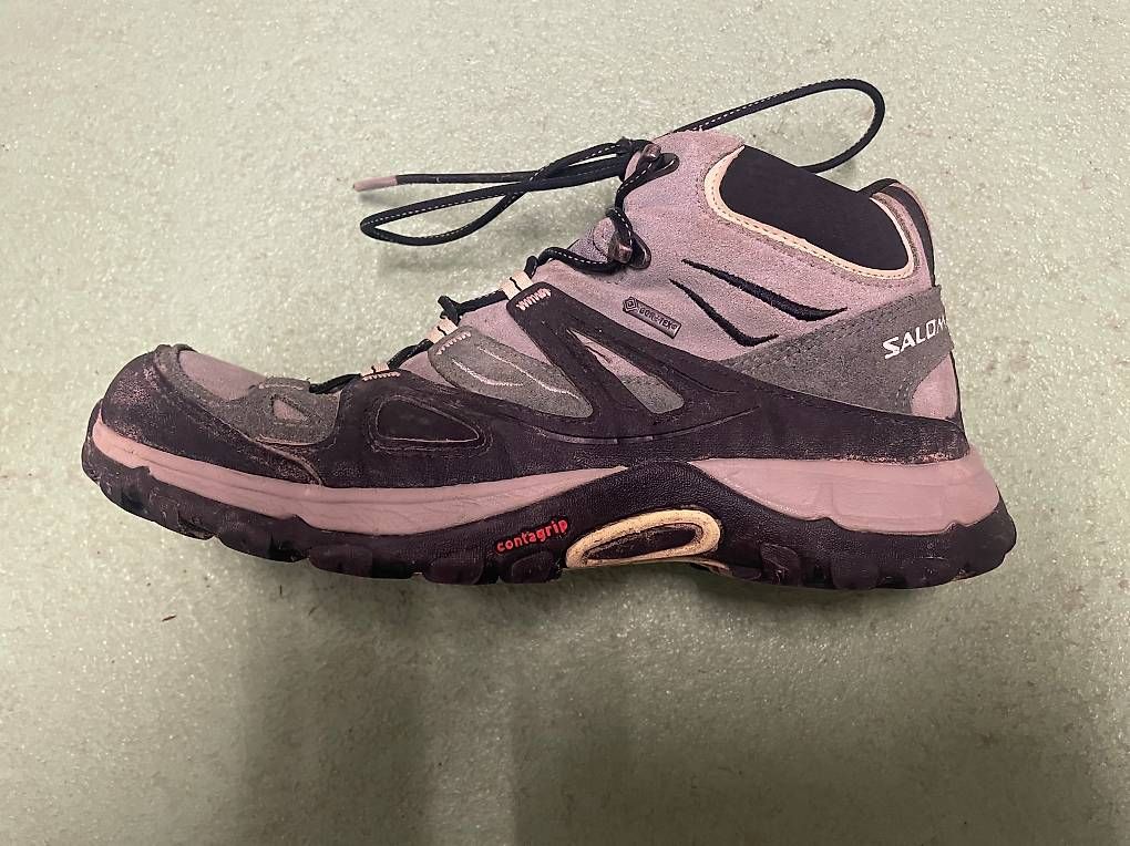 Chaussures SALOMON goretex (D'occasion) à Bulle pour CHF 7 – avec ...