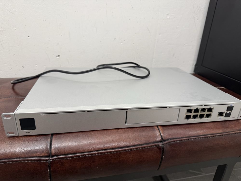 UniFi Dream Machine Pro Netzwerk Router Firewall (Gebraucht) in ...