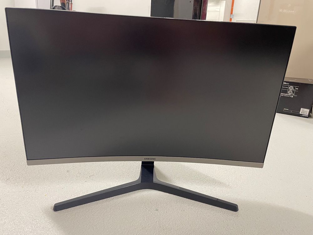 Samsung HDMI 27 inch Color display curved monitor (Gebraucht) in ...