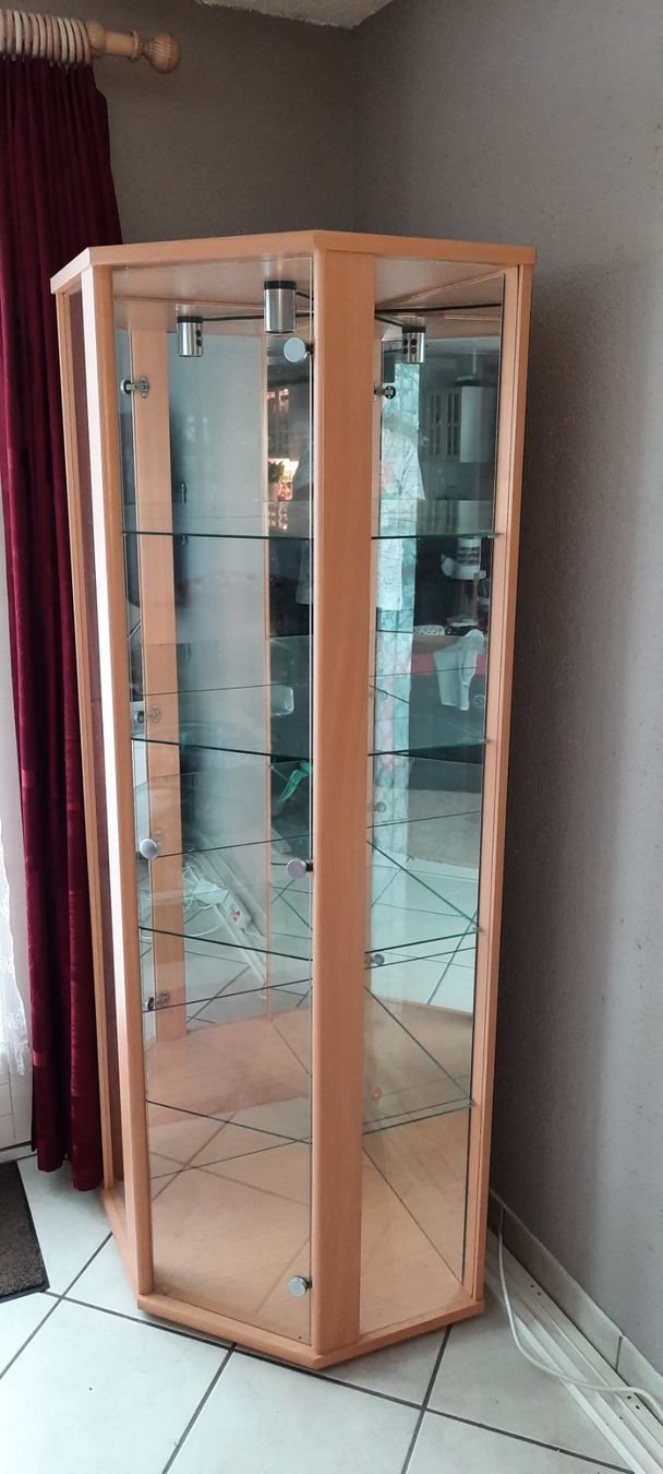 Eck-Vitrine, Buche furniert, Glastablar, Spiegel (Gebraucht) in ...