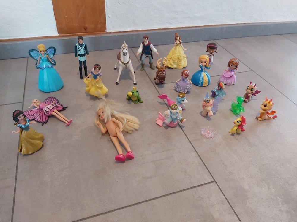 Diverse Spielfiguren (Gebraucht) in Reconvilier für CHF 3.5 – mit ...