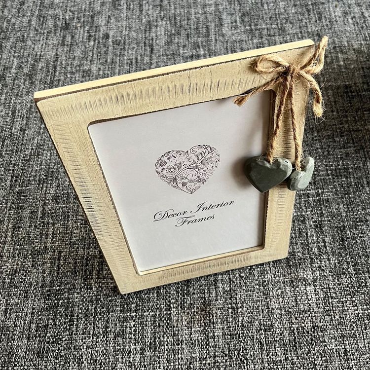 Fotorahmen mit Holz Herzen 13x18 cream (Neu und originalverpackt) in Schwyz für CHF 4 – mit ...