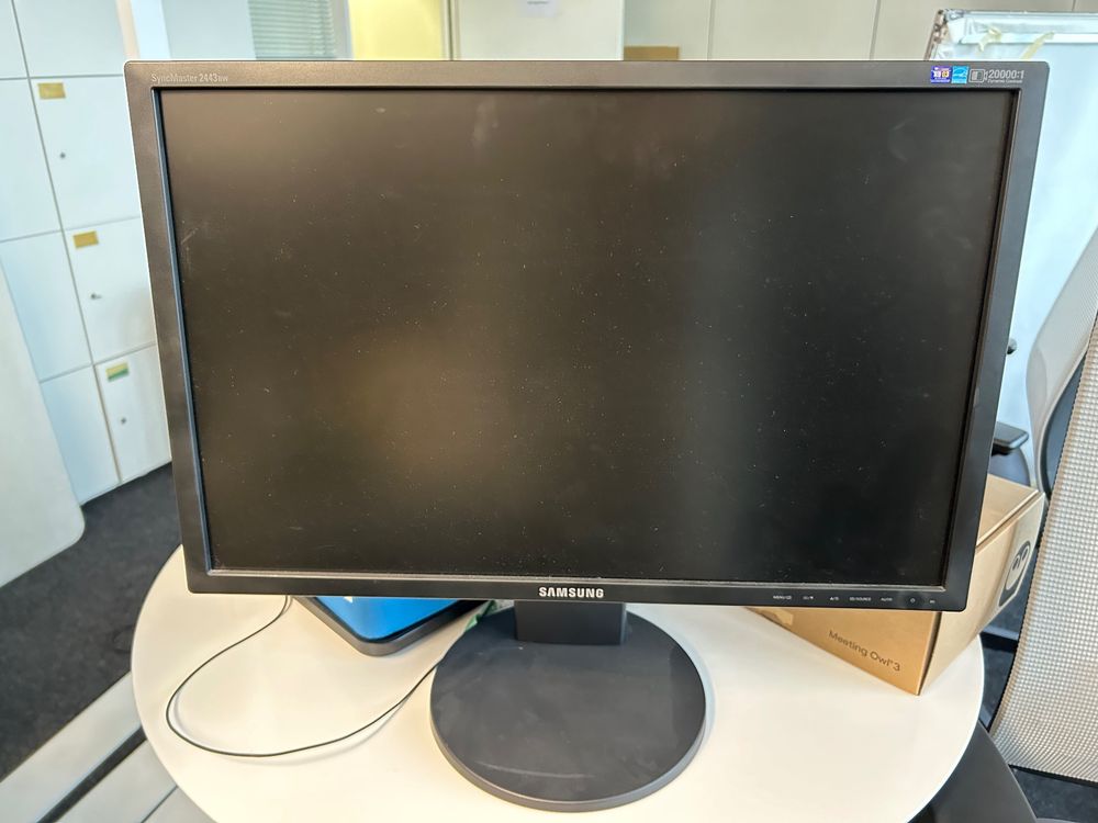 Samsung Black Screen (Gebraucht) in Zürich für CHF 50 – nur Abholung ...