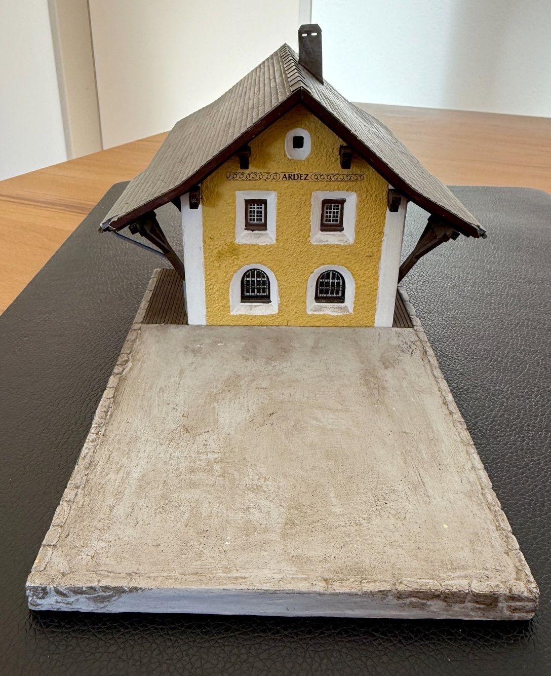 RhB Bahnhof Ardez - Masstab 1:87 - Selbstbau massiv (Gebraucht) in ...