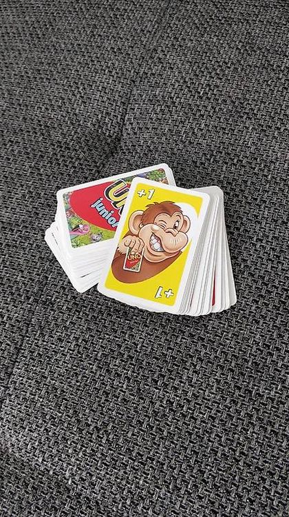 Jeu UNO junior (D'occasion) à Bevaix pour CHF 1 – retrait uniquement ...