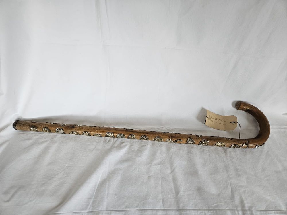 Antiker Wanderstock / Spazierstock aus Holz (Gebraucht) in Werthenstein für CHF 115 – mit ...