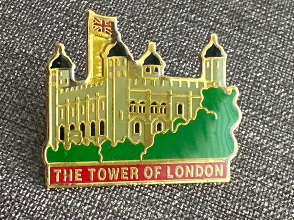 Pin The Tower of London (Gebraucht) in Glattbrugg für CHF 1 – mit ...