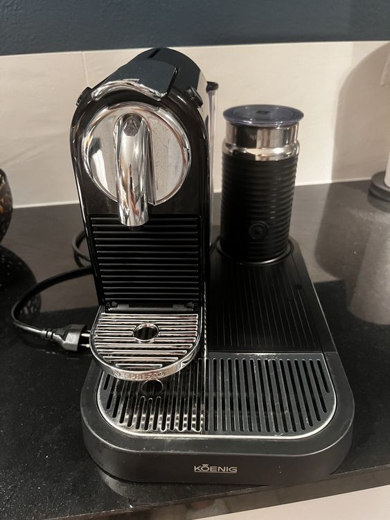 Nespresso Kaffeemaschine mit Milchschäumer (Gebraucht) in Langnau am Albis für CHF 60 – mit ...