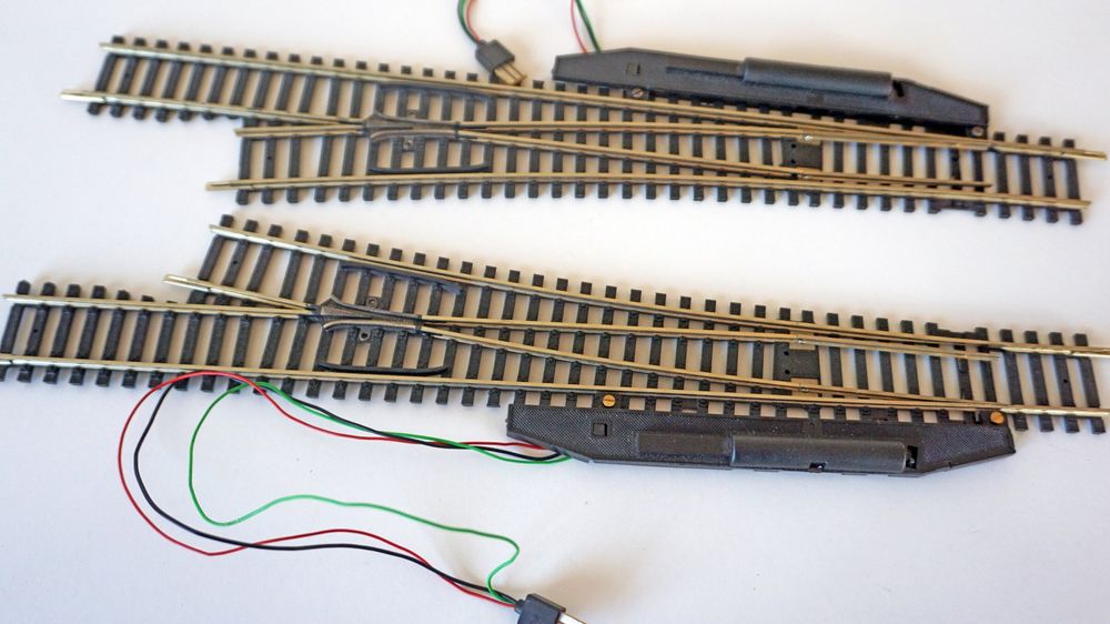 1 Paar Weichen, mit Elektroantrieb, Gleishöhe 2,5 mm (Gebraucht) in ...