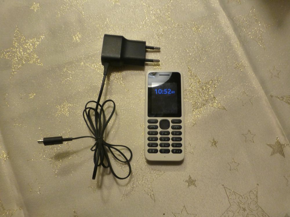 Vintage Natel, Handy Nokia 130 ( RM-1037 ) mit Ladegerät (Defekt) in ...