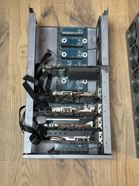 Mining Rig mit 4x GPUs mit Platz für bis zu 9 | Kaufen auf Ricardo