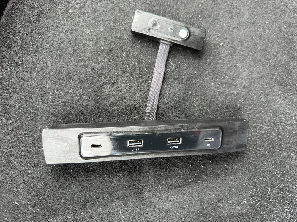 Tesla Model 3 USB-C Hub bis 2023 (Gebraucht) in Oftringen für CHF 8 ...