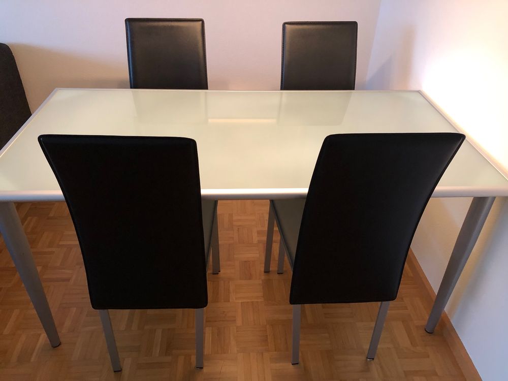 Tisch mit 4 Stühlen (Gebraucht) in Muttenz für CHF 50 – nur Abholung auf Ricardo kaufen