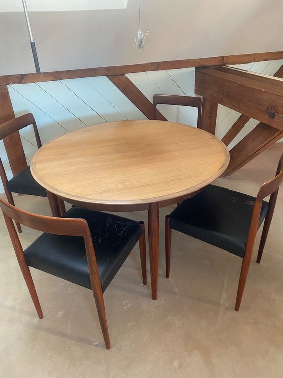 Tisch rund mit 4 Stühlen (Gebraucht) in Adetswil für CHF 490 – nur Abholung auf Ricardo kaufen